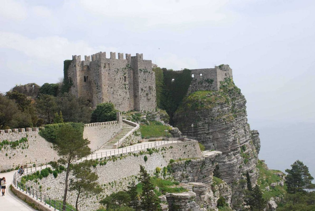 A perfect day-tour from Palermo: Erice and Segesta! - Tour of Sicily